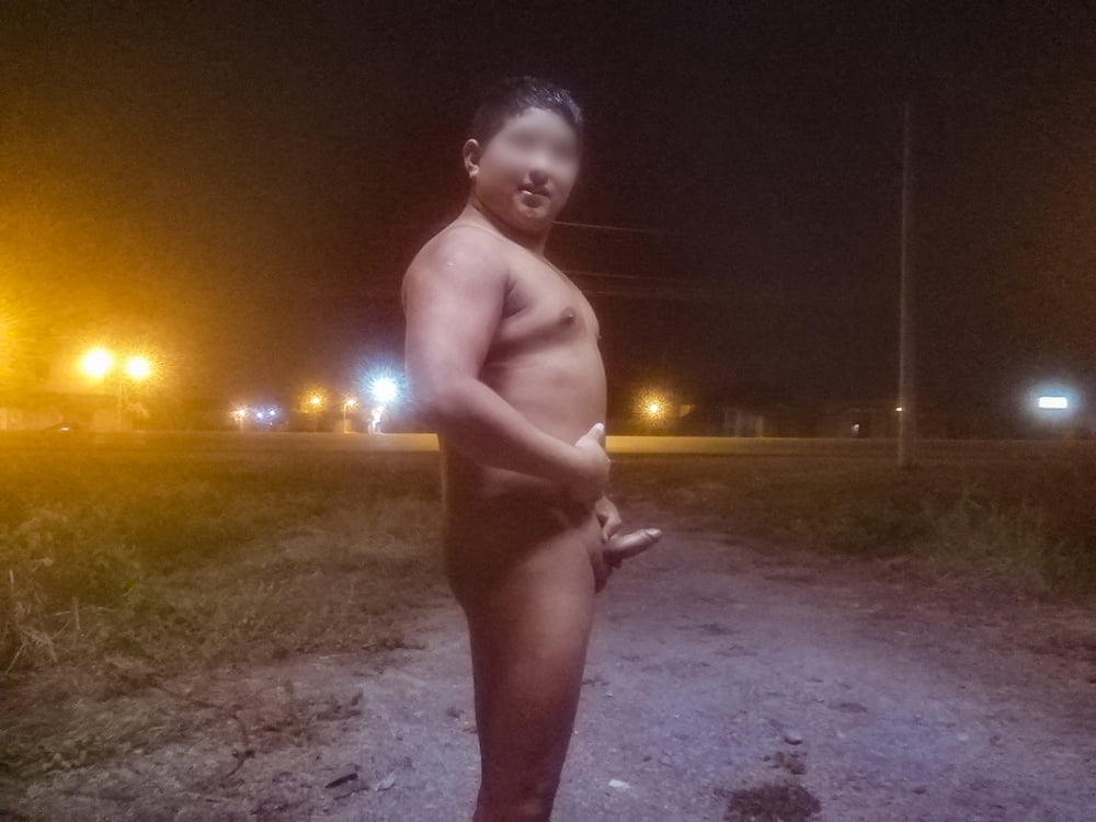 Desnudito Y Excitado Exhibiciendome En Las Calles Nocturnas 25 Pics 4613
