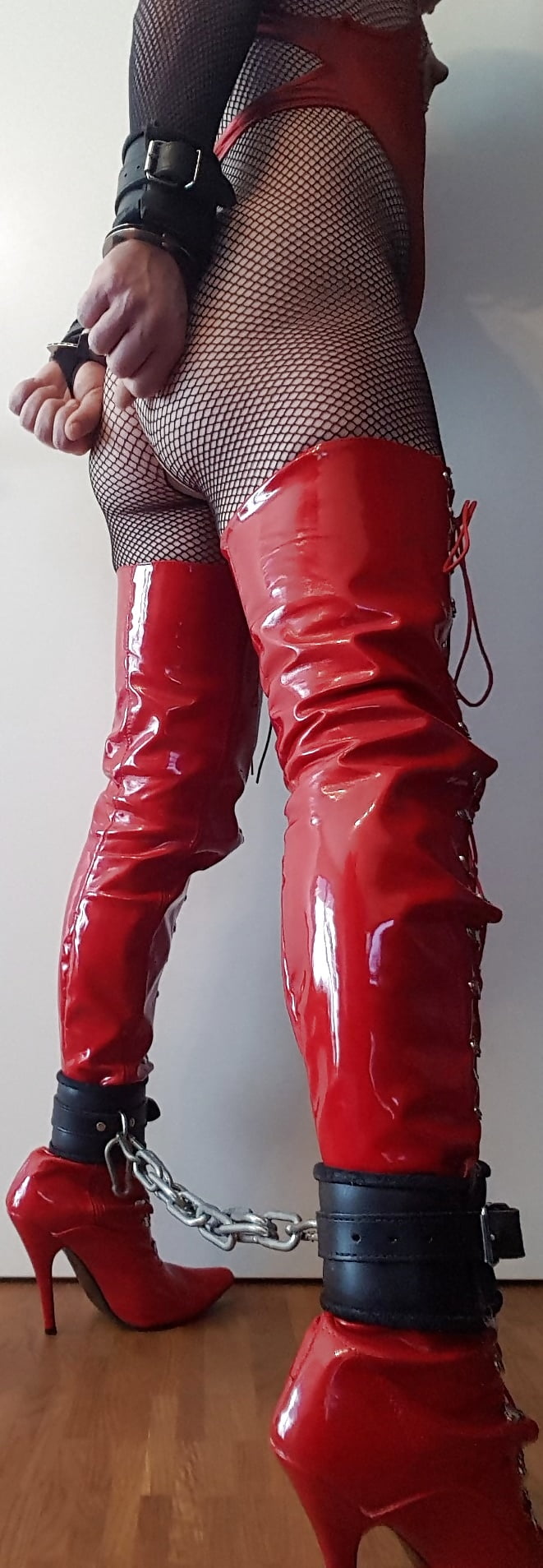 Cd Dwt High Heels Sex Slut In Chains 8 Pics Xhamster